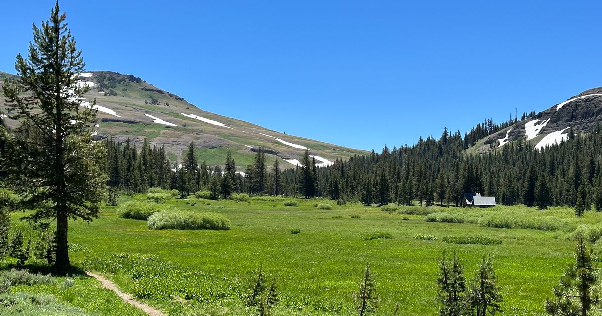 Carson Pass to Showers Lake: Scenic Meiss Country Hike